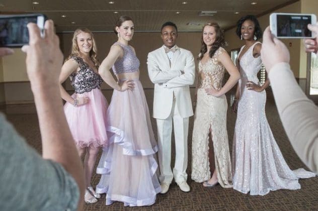 How to Dress for Prom practical guide and advice to do list