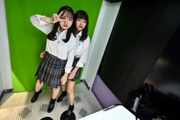 Japanese Purikura photo booths continue to survive selfies